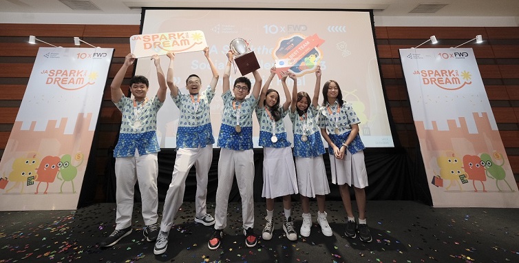 FWD Insurance and PJI congratulate the students of SMP Pembangunan Jaya ...